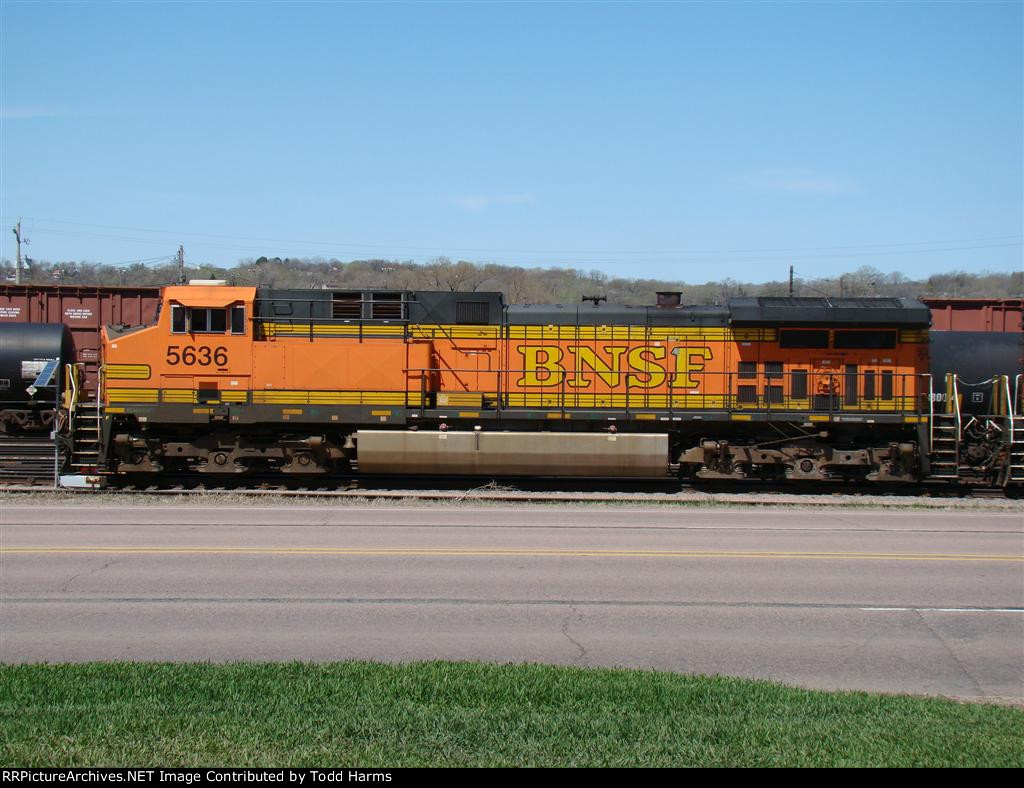 BNSF 5636